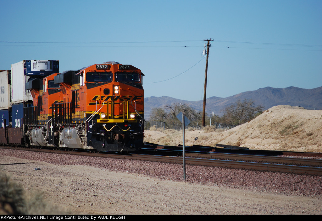 BNSF 7877 leads BNSF 6631 eastbound pulling a Hot Z-Train into the BNSF Barstow yard.